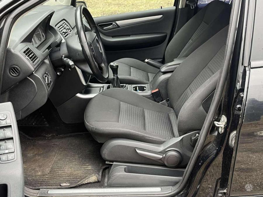 Black Mercedes-Benz B 180 2009 in Alytus, with an engine capacity of 1.99 L and mileage of 275 thousand km for 1950 €, photo 12 on AUTOMOTO.COM.LV