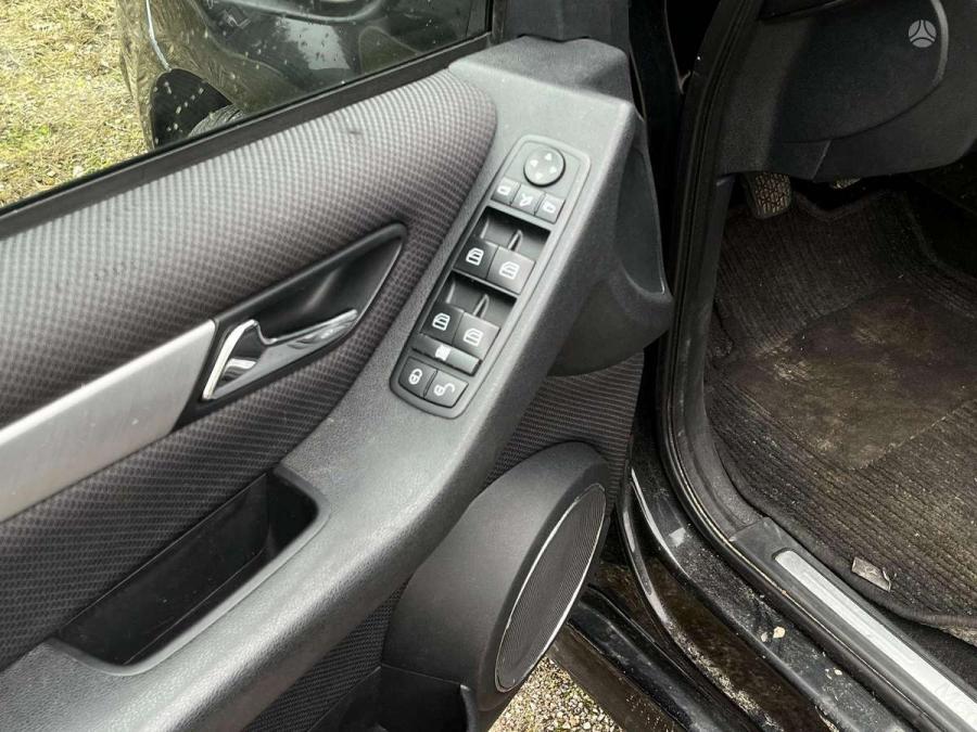 Black Mercedes-Benz B 180 2009 in Alytus, with an engine capacity of 1.99 L and mileage of 275 thousand km for 1950 €, photo 13 on AUTOMOTO.COM.LV