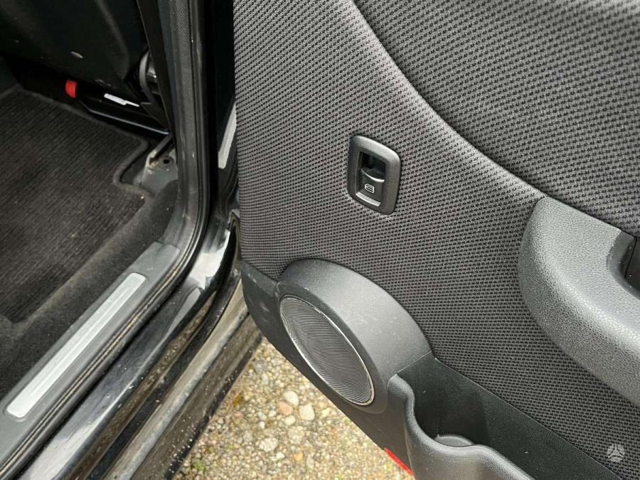 Black Mercedes-Benz B 180 2009 in Alytus, with an engine capacity of 1.99 L and mileage of 275 thousand km for 1950 €, photo 19 on AUTOMOTO.COM.LV