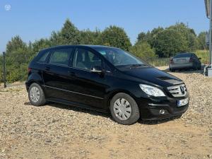 Black Mercedes-Benz B 180 2009 in Vilnius, with an engine capacity of 1.80 L and mileage of 287 thousand km for 2399 €, photo 4 on AUTOMOTO.COM.LV