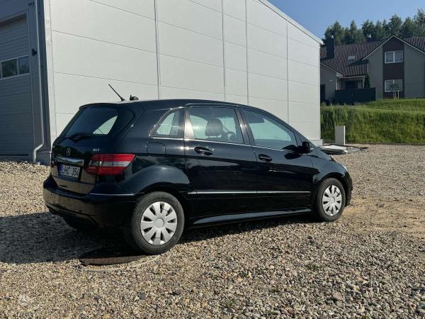 Melns Mercedes-Benz B 180 2009 Viļņa, ar dzinēja tilpumu 1.80 L un nobraukumu 287 tūkst. km par 2399 €, foto 4 vietnē AUTOMOTO.COM.LV