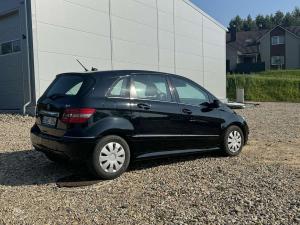 Black Mercedes-Benz B 180 2009 in Vilnius, with an engine capacity of 1.80 L and mileage of 287 thousand km for 2399 €, photo 5 on AUTOMOTO.COM.LV