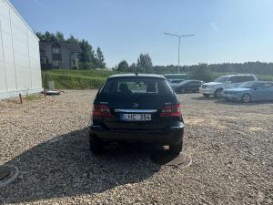 Black Mercedes-Benz B 180 2009 in Vilnius, with an engine capacity of 1.80 L and mileage of 287 thousand km for 2399 €, photo 6 on AUTOMOTO.COM.LV