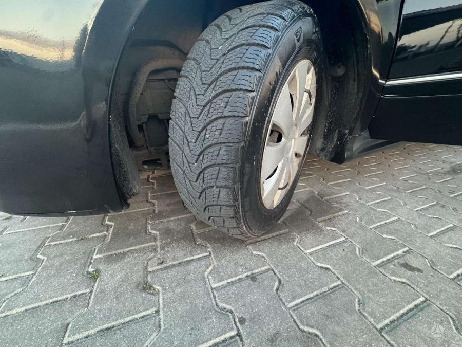 Black Mercedes-Benz B 180 2009 in Vilnius, with an engine capacity of 1.80 L and mileage of 287 thousand km for 2399 €, photo 16 on AUTOMOTO.COM.LV