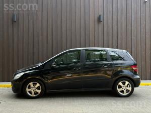 Black Mercedes-Benz B 180 2010 in Riga, with an engine capacity of 2.00 L and mileage of 0 thousand km for 2390 €, photo 3 on AUTOMOTO.COM.LV