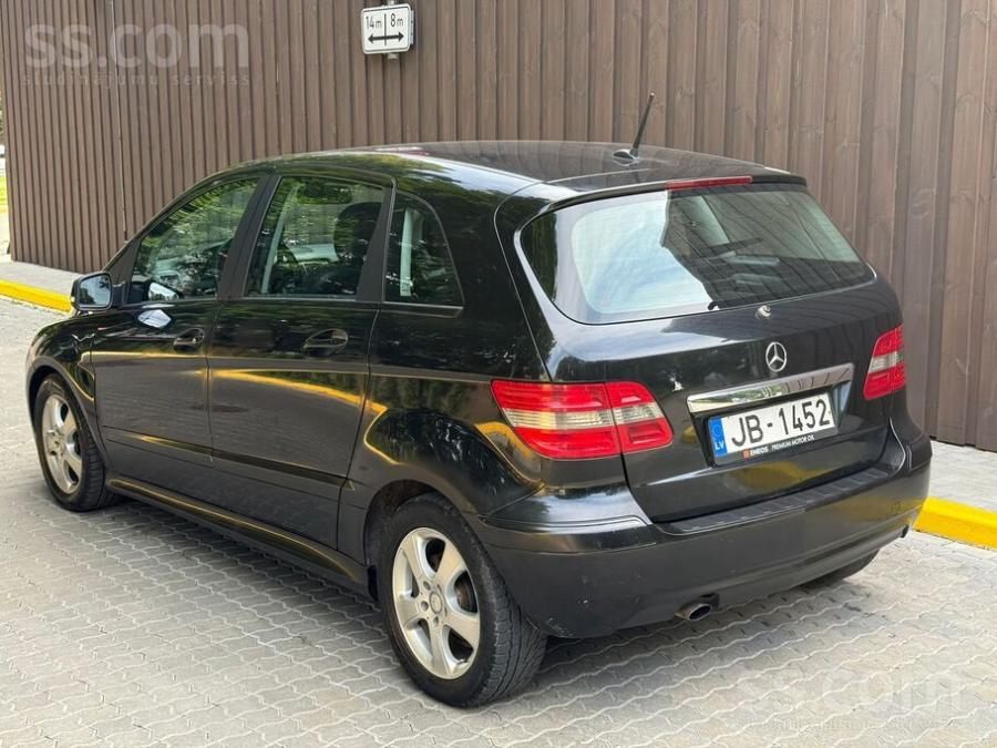 Black Mercedes-Benz B 180 2010 in Riga, with an engine capacity of 2.00 L and mileage of 0 thousand km for 2390 €, photo 4 on AUTOMOTO.COM.LV