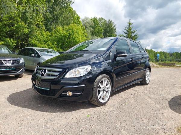 Black Mercedes-Benz B 180 2010 in Cesis, with an engine capacity of 2.00 L and mileage of 159 thousand km for 4600 €, photo 1 on AUTOMOTO.COM.LV