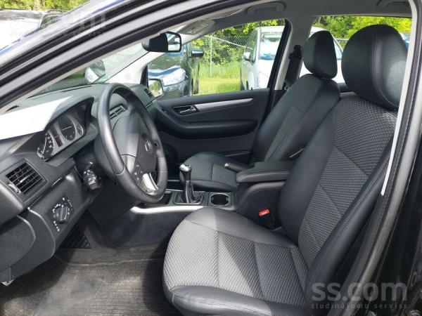 Black Mercedes-Benz B 180 2010 in Cesis, with an engine capacity of 2.00 L and mileage of 159 thousand km for 4600 €, photo 6 on AUTOMOTO.COM.LV