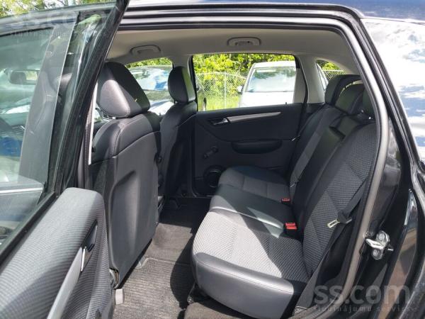 Black Mercedes-Benz B 180 2010 in Cesis, with an engine capacity of 2.00 L and mileage of 159 thousand km for 4600 €, photo 7 on AUTOMOTO.COM.LV