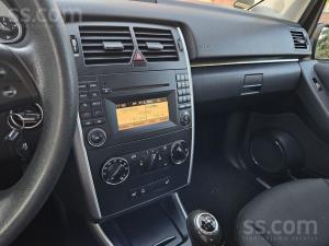 Melns Mercedes-Benz B 180 2010 Jēkabpils, ar dzinēja tilpumu 2.00 L un nobraukumu 242 tūkst. km par 4490 €, foto 26 vietnē AUTOMOTO.COM.LV