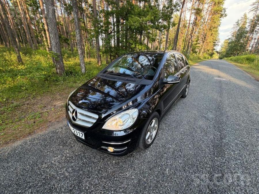 Melns Mercedes-Benz B 180 2010 Cēsis, ar dzinēja tilpumu 2.00 L un nobraukumu 283 tūkst. km par 3450 €, foto 1 vietnē AUTOMOTO.COM.LV