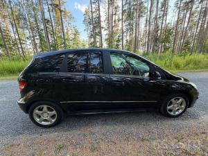 Melns Mercedes-Benz B 180 2010 Cēsis, ar dzinēja tilpumu 2.00 L un nobraukumu 283 tūkst. km par 3450 €, foto 6 vietnē AUTOMOTO.COM.LV