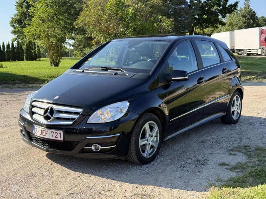 Black Mercedes-Benz B 180 2010 in Kaunas, with an engine capacity of 2.00 L and mileage of 275 thousand km for 3000 €, photo 1 on AUTOMOTO.COM.LV