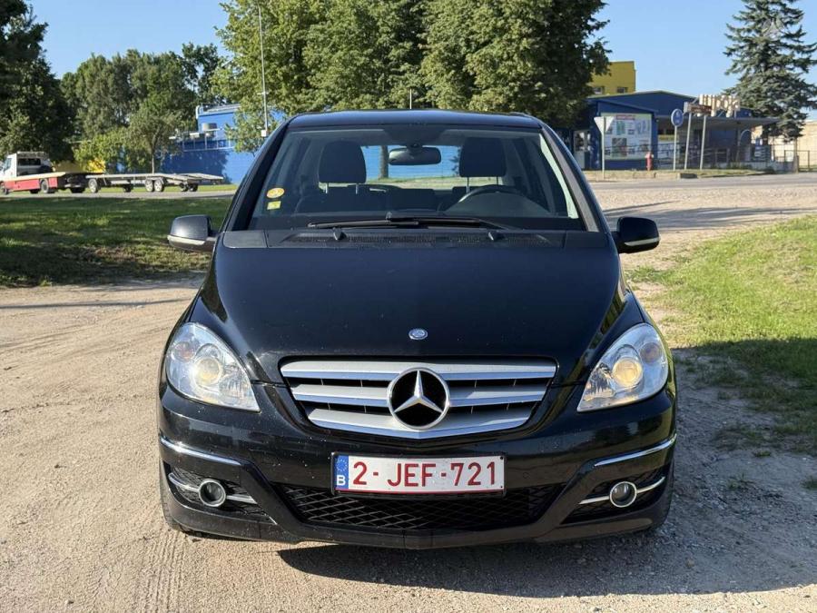 Black Mercedes-Benz B 180 2010 in Kaunas, with an engine capacity of 2.00 L and mileage of 275 thousand km for 3000 €, photo 3 on AUTOMOTO.COM.LV