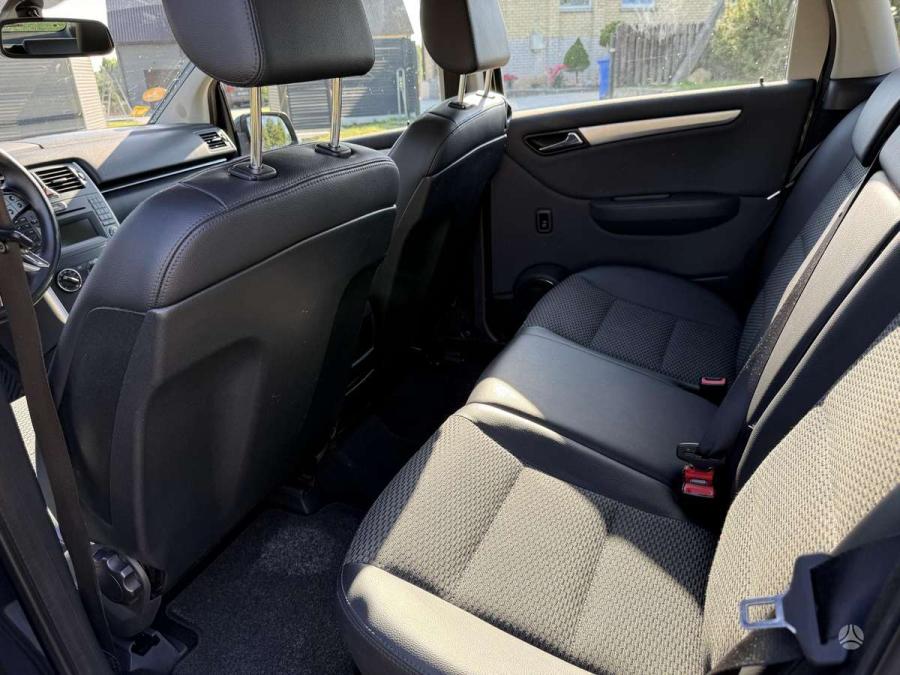 Black Mercedes-Benz B 180 2010 in Kaunas, with an engine capacity of 2.00 L and mileage of 275 thousand km for 3000 €, photo 10 on AUTOMOTO.COM.LV