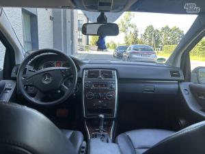 Black Mercedes-Benz B 180 2010 in Kaunas, with an engine capacity of 2.00 L and mileage of 260 thousand km for 2090 €, photo 10 on AUTOMOTO.COM.LV