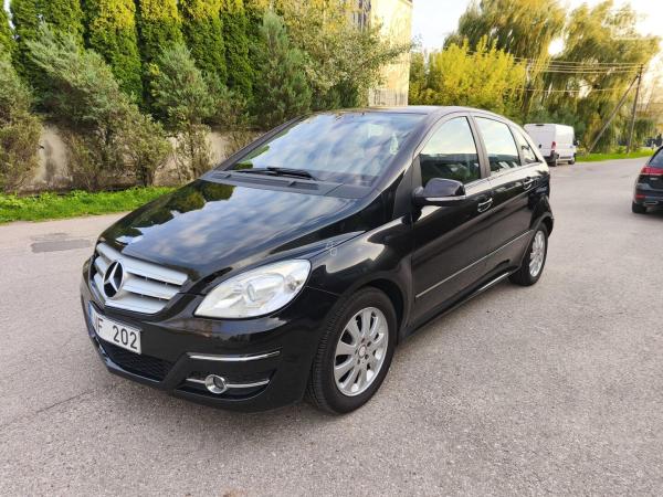 Melns Mercedes-Benz B 180 2010 Kauņa, ar dzinēja tilpumu 2.00 L un nobraukumu 260 tūkst. km par 2900 €, foto 1 vietnē AUTOMOTO.COM.LV
