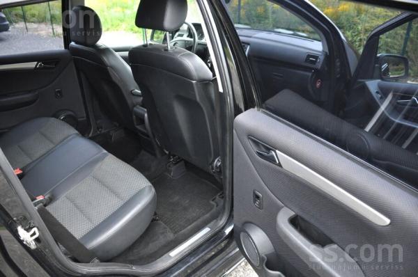 Black Mercedes-Benz B 180 2010 in Riga, with an engine capacity of 2.00 L and mileage of 284 thousand km for 3250 €, photo 6 on AUTOMOTO.COM.LV