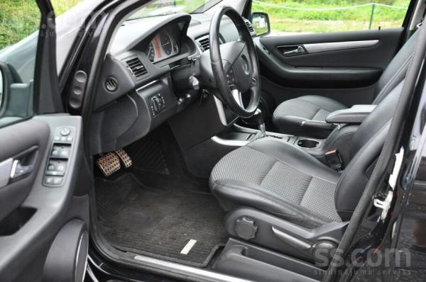 Black Mercedes-Benz B 180 2010 in Riga, with an engine capacity of 2.00 L and mileage of 284 thousand km for 3250 €, photo 7 on AUTOMOTO.COM.LV