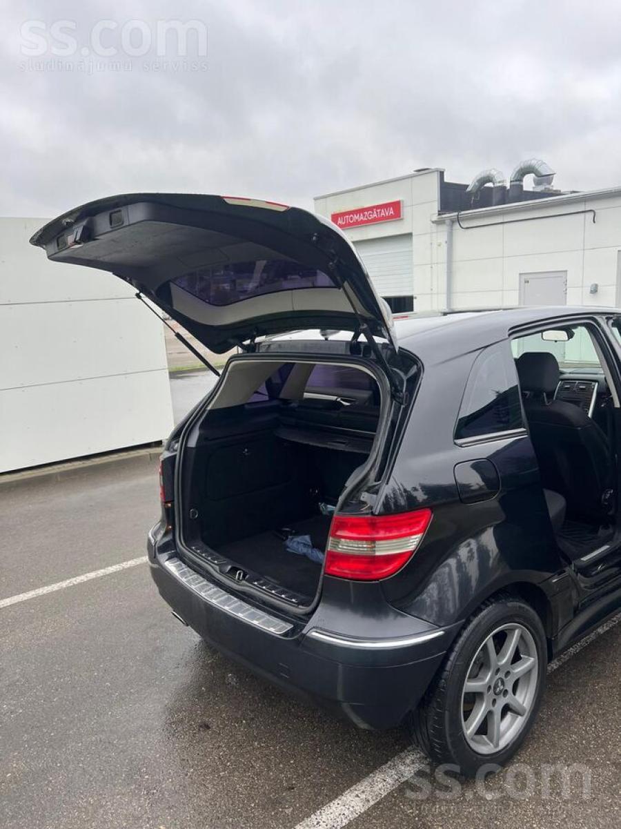 Black Mercedes-Benz B 180 2010 in Preili, with an engine capacity of 2.00 L and mileage of 401 thousand km for 3095 €, photo 9 on AUTOMOTO.COM.LV