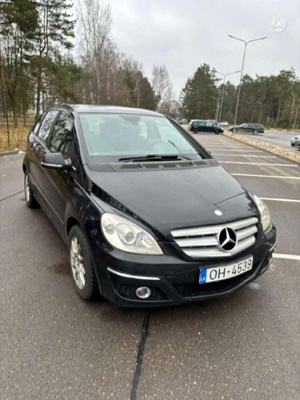 Melns Mercedes-Benz B 180 2011 Daugavpils, ar dzinēja tilpumu 1.80 L un nobraukumu 365 tūkst. km par 1699 €, foto 1 vietnē AUTOMOTO.COM.LV