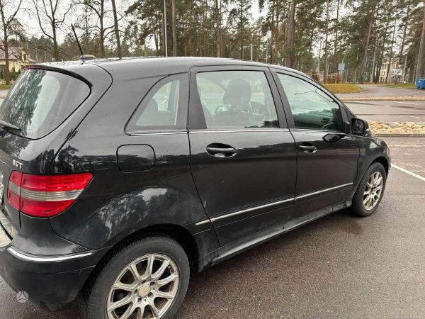 Melns Mercedes-Benz B 180 2011 Daugavpils, ar dzinēja tilpumu 1.80 L un nobraukumu 365 tūkst. km par 1699 €, foto 2 vietnē AUTOMOTO.COM.LV