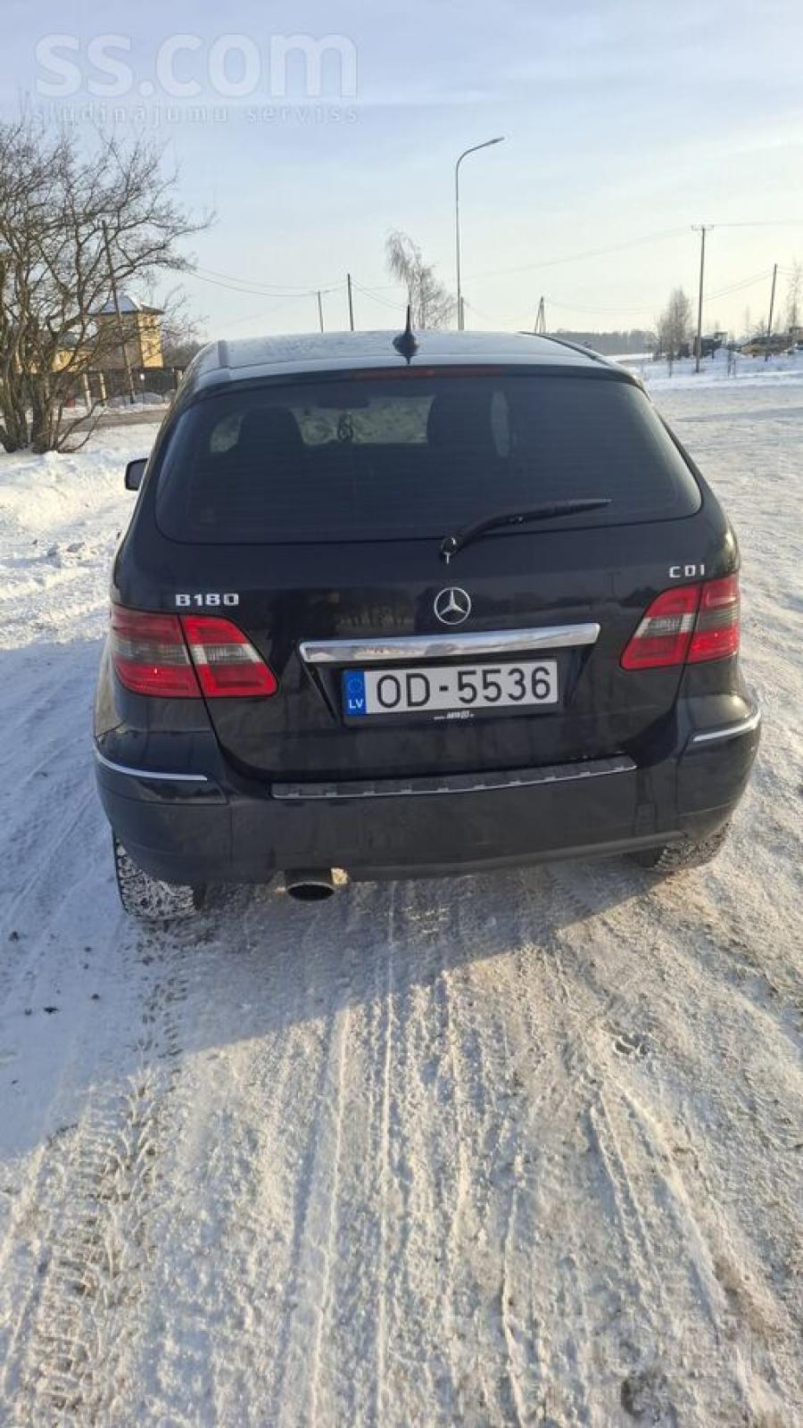 Black Mercedes-Benz B 180 2011 in Bauska, with an engine capacity of 2.00 L and mileage of 240 thousand km for 4600 €, photo 2 on AUTOMOTO.COM.LV
