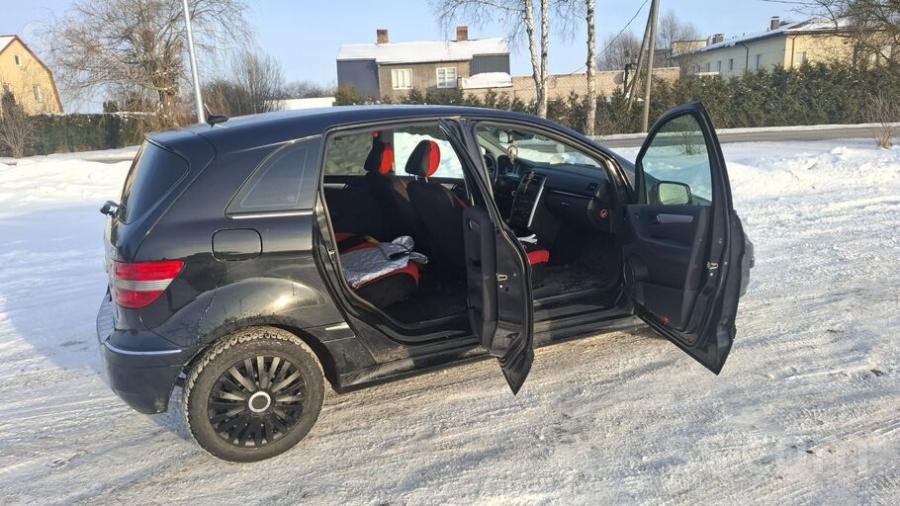 Melns Mercedes-Benz B 180 2011 Bauska, ar dzinēja tilpumu 2.00 L un nobraukumu 245 tūkst. km par 4400 €, foto 4 vietnē AUTOMOTO.COM.LV