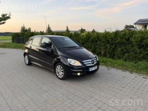 Black Mercedes-Benz B 180 2011 in Riga, with an engine capacity of 2.00 L and mileage of 142 thousand km for 4000 €, photo  on AUTOMOTO.COM.LV