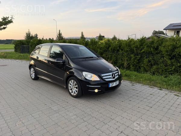 Melns Mercedes-Benz B 180 2011 Rīga, ar dzinēja tilpumu 2.00 L un nobraukumu 142 tūkst. km par 4000 €, foto 1 vietnē AUTOMOTO.COM.LV