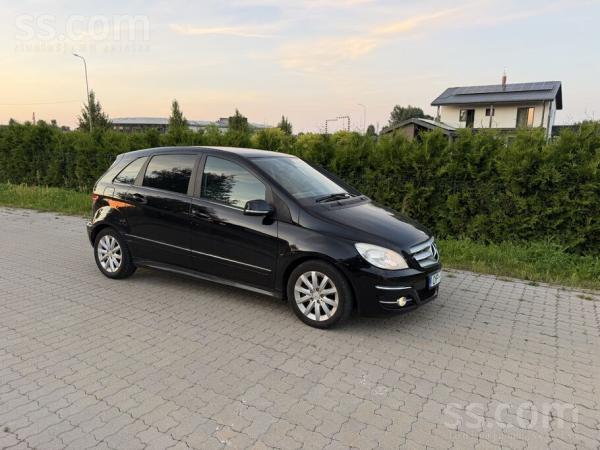 Melns Mercedes-Benz B 180 2011 Rīga, ar dzinēja tilpumu 2.00 L un nobraukumu 142 tūkst. km par 4000 €, foto 2 vietnē AUTOMOTO.COM.LV