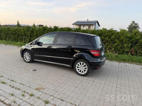 Melns Mercedes-Benz B 180 2011 Rīga, ar dzinēja tilpumu 2.00 L un nobraukumu 142 tūkst. km par 4000 €, foto 5 vietnē AUTOMOTO.COM.LV