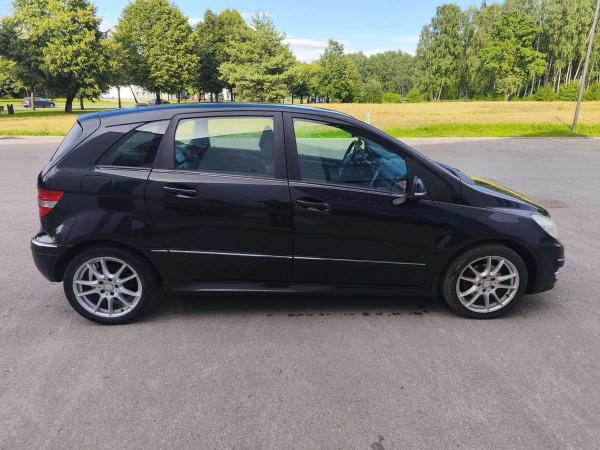 Melns Mercedes-Benz B 180 2011 Kauņa, ar dzinēja tilpumu 2.00 L un nobraukumu 313 tūkst. km par 3950 €, foto 6 vietnē AUTOMOTO.COM.LV