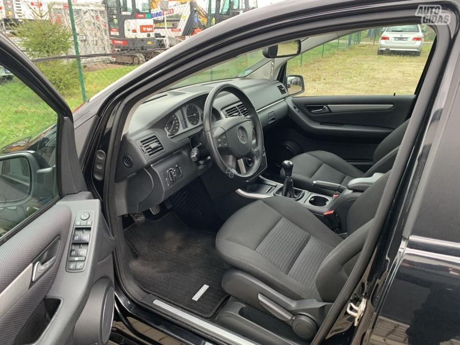 Black Mercedes-Benz B 180 2011 in Kaunas, with an engine capacity of 2.00 L and mileage of 245 thousand km for 3799 €, photo 17 on AUTOMOTO.COM.LV