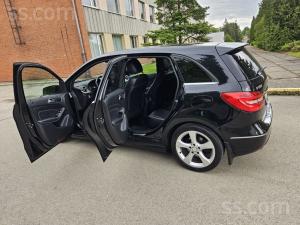 Black Mercedes-Benz B 180 2012 in Jekabpils, with an engine capacity of 1.80 L and mileage of 247 thousand km for 6990 €, photo 16 on AUTOMOTO.COM.LV