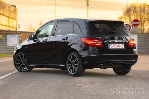 Black Mercedes-Benz B 180 2012 in Jelgava, with an engine capacity of 1.80 L and mileage of 252 thousand km for 6300 €, photo 4 on AUTOMOTO.COM.LV