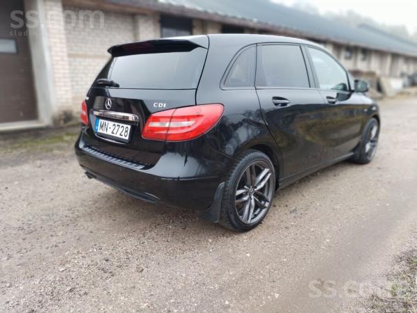 Melns Mercedes-Benz B 180 2012 Tukums, ar dzinēja tilpumu 1.80 L un nobraukumu 315 tūkst. km par 6100 €, foto 4 vietnē AUTOMOTO.COM.LV