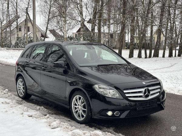 Black Mercedes-Benz B 180 2012 in Utena, with an engine capacity of 2.00 L and mileage of 322 thousand km for 4950 €, photo 3 on AUTOMOTO.COM.LV