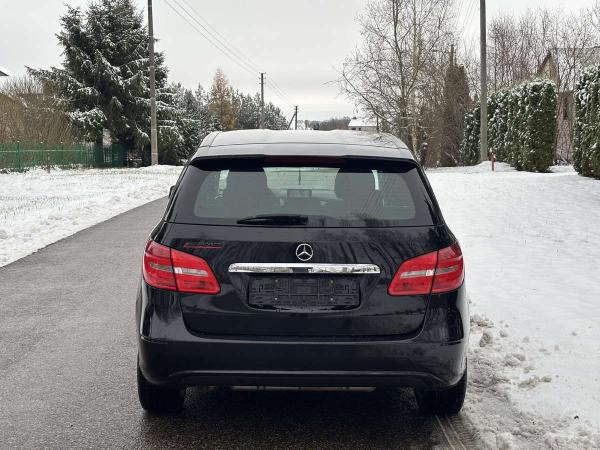 Black Mercedes-Benz B 180 2012 in Utena, with an engine capacity of 2.00 L and mileage of 322 thousand km for 4950 €, photo 6 on AUTOMOTO.COM.LV