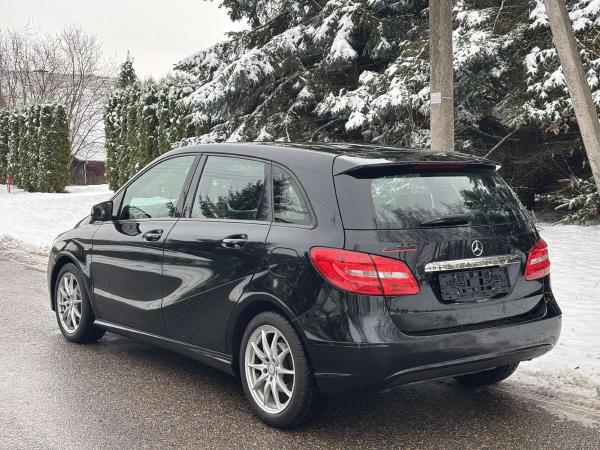 Black Mercedes-Benz B 180 2012 in Utena, with an engine capacity of 2.00 L and mileage of 322 thousand km for 4950 €, photo 7 on AUTOMOTO.COM.LV