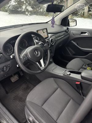 Melns Mercedes-Benz B 180 2012 Utena, ar dzinēja tilpumu 1.80 L un nobraukumu 322 tūkst. km par 4950 €, foto 9 vietnē AUTOMOTO.COM.LV
