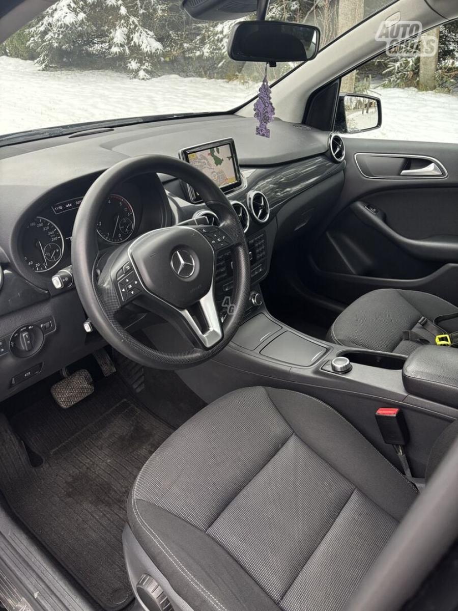 Melns Mercedes-Benz B 180 2012 Utena, ar dzinēja tilpumu 1.80 L un nobraukumu 322 tūkst. km par 4950 €, foto 9 vietnē AUTOMOTO.COM.LV