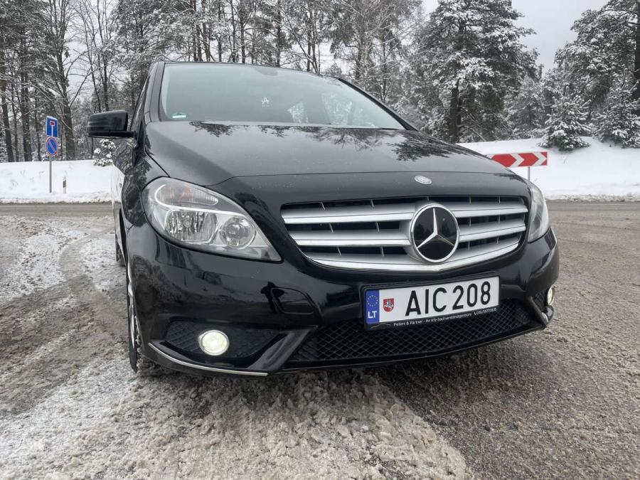 Black Mercedes-Benz B 180 2012 in Vilnius, with an engine capacity of 1.60 L and mileage of 247 thousand km for 6390 €, photo 1 on AUTOMOTO.COM.LV