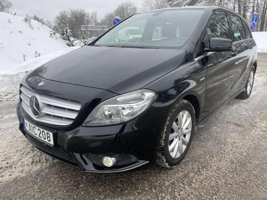 Black Mercedes-Benz B 180 2012 in Vilnius, with an engine capacity of 1.60 L and mileage of 247 thousand km for 6390 €, photo 2 on AUTOMOTO.COM.LV