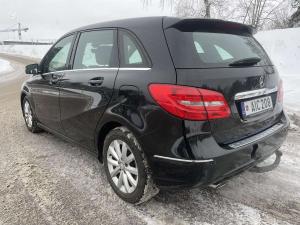 Black Mercedes-Benz B 180 2012 in Vilnius, with an engine capacity of 1.60 L and mileage of 247 thousand km for 6390 €, photo 5 on AUTOMOTO.COM.LV