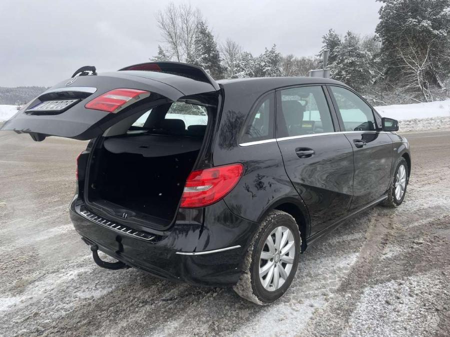 Black Mercedes-Benz B 180 2012 in Vilnius, with an engine capacity of 1.60 L and mileage of 247 thousand km for 6390 €, photo 6 on AUTOMOTO.COM.LV