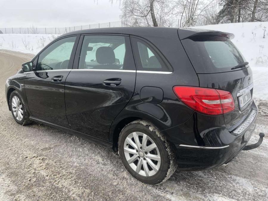 Black Mercedes-Benz B 180 2012 in Vilnius, with an engine capacity of 1.60 L and mileage of 247 thousand km for 6390 €, photo 8 on AUTOMOTO.COM.LV