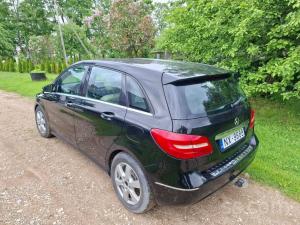 Black Mercedes-Benz B 180 2012 in Cesis, with an engine capacity of 1.80 L and mileage of 0 thousand km for 4500 €, photo 3 on AUTOMOTO.COM.LV
