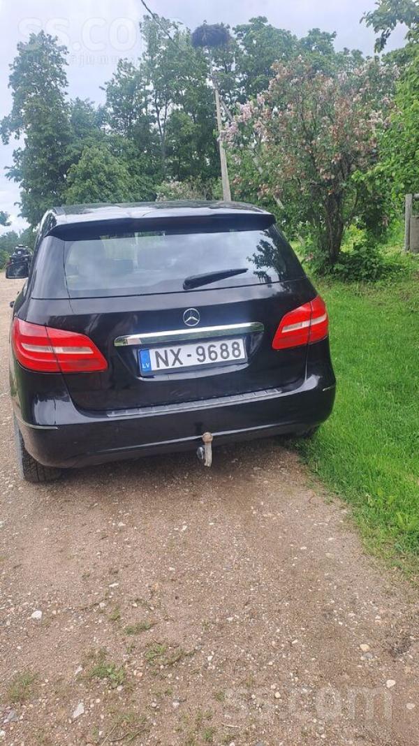 Melns Mercedes-Benz B 180 2012 Cēsis, ar dzinēja tilpumu 1.80 L un nobraukumu 0 tūkst. km par 4500 €, foto 5 vietnē AUTOMOTO.COM.LV