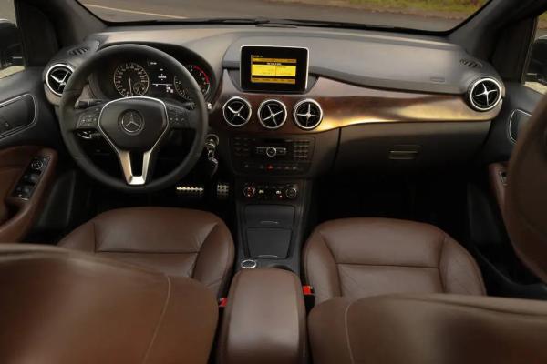 Melns Mercedes-Benz B 180 2012 Jelgava, ar dzinēja tilpumu 1.80 L un nobraukumu 252 tūkst. km par 6900 €, foto 8 vietnē AUTOMOTO.COM.LV